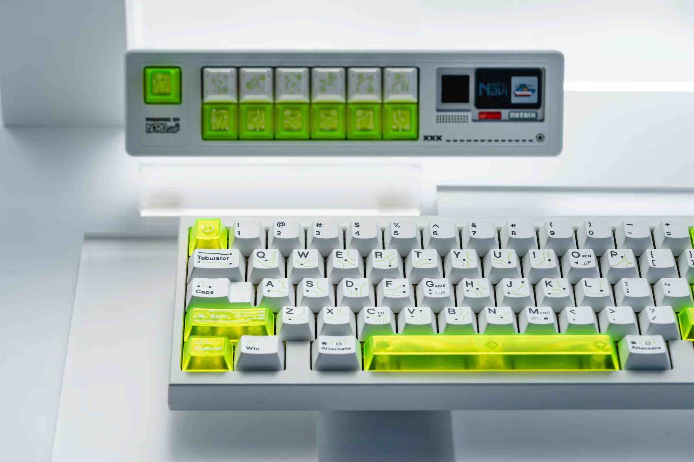 Monster Lab Npcx 冷白荧光绿雾透键帽 - zFrontier 装备前线