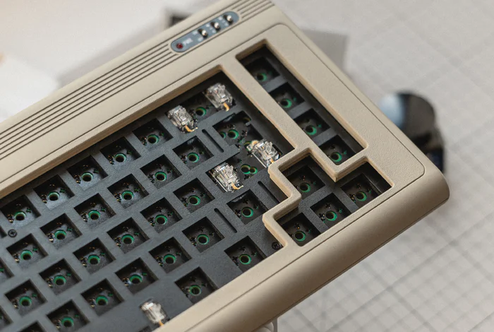 Command 65 R2 复古热插拔三模机械键盘套件 - zFrontier 装备前线