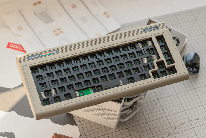 Command 65 R2 复古热插拔三模机械键盘套件 - zFrontier 装备前线