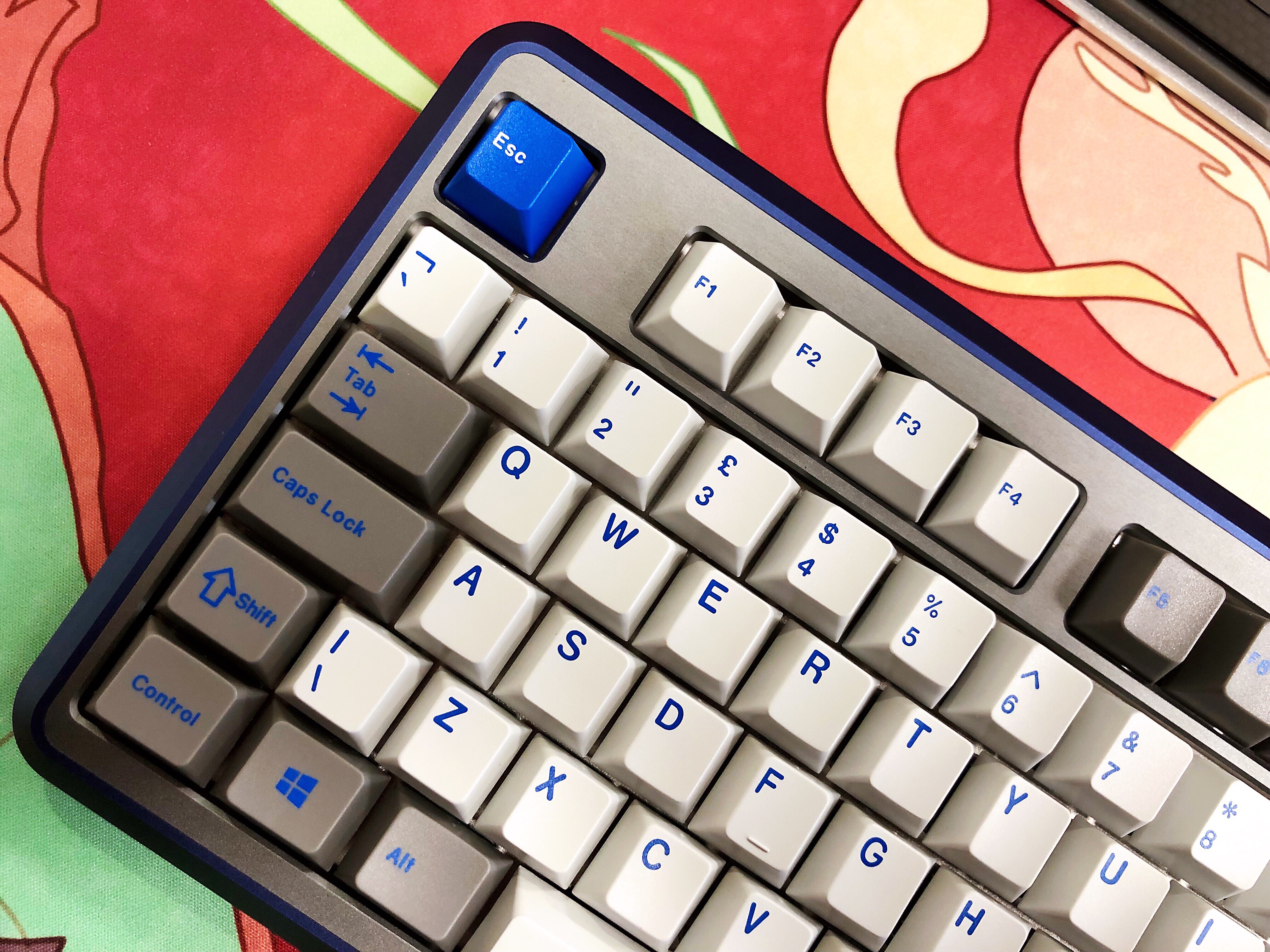 EVE流星+GMK True Olivetti灰白蓝 - zFrontier 装备前线