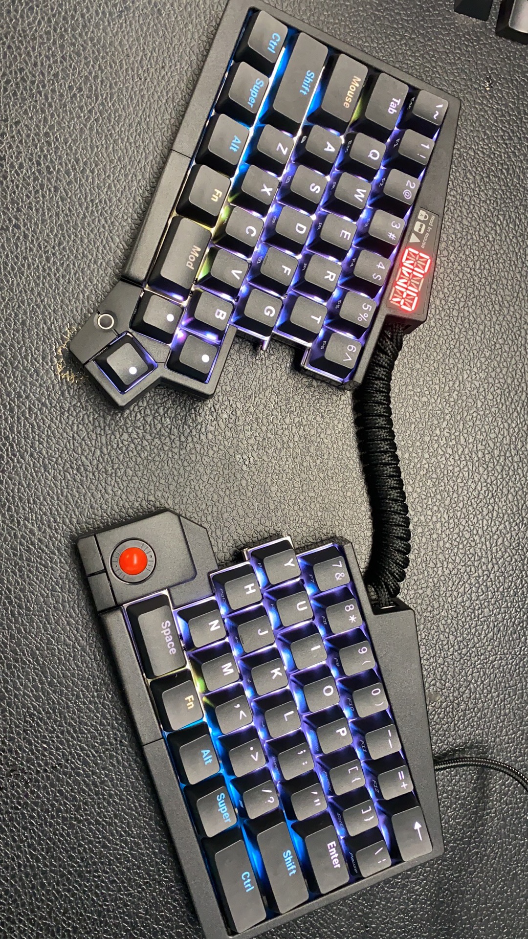 历经一年，UHK 60 v2盘终于到手~ 用过很多把键盘，从量产到客制化，再到Kinesis Keyboards。感觉最强的还是这把UHK ...