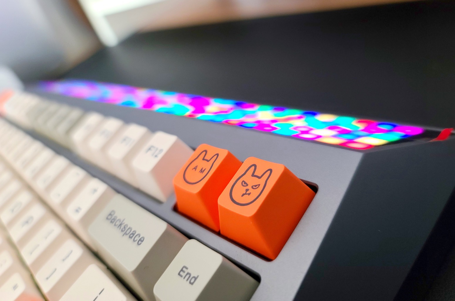 CYBERBOARD R1 到咯，颜值超高，led灯效符合我闷骚的气质 - zFrontier 装备前线