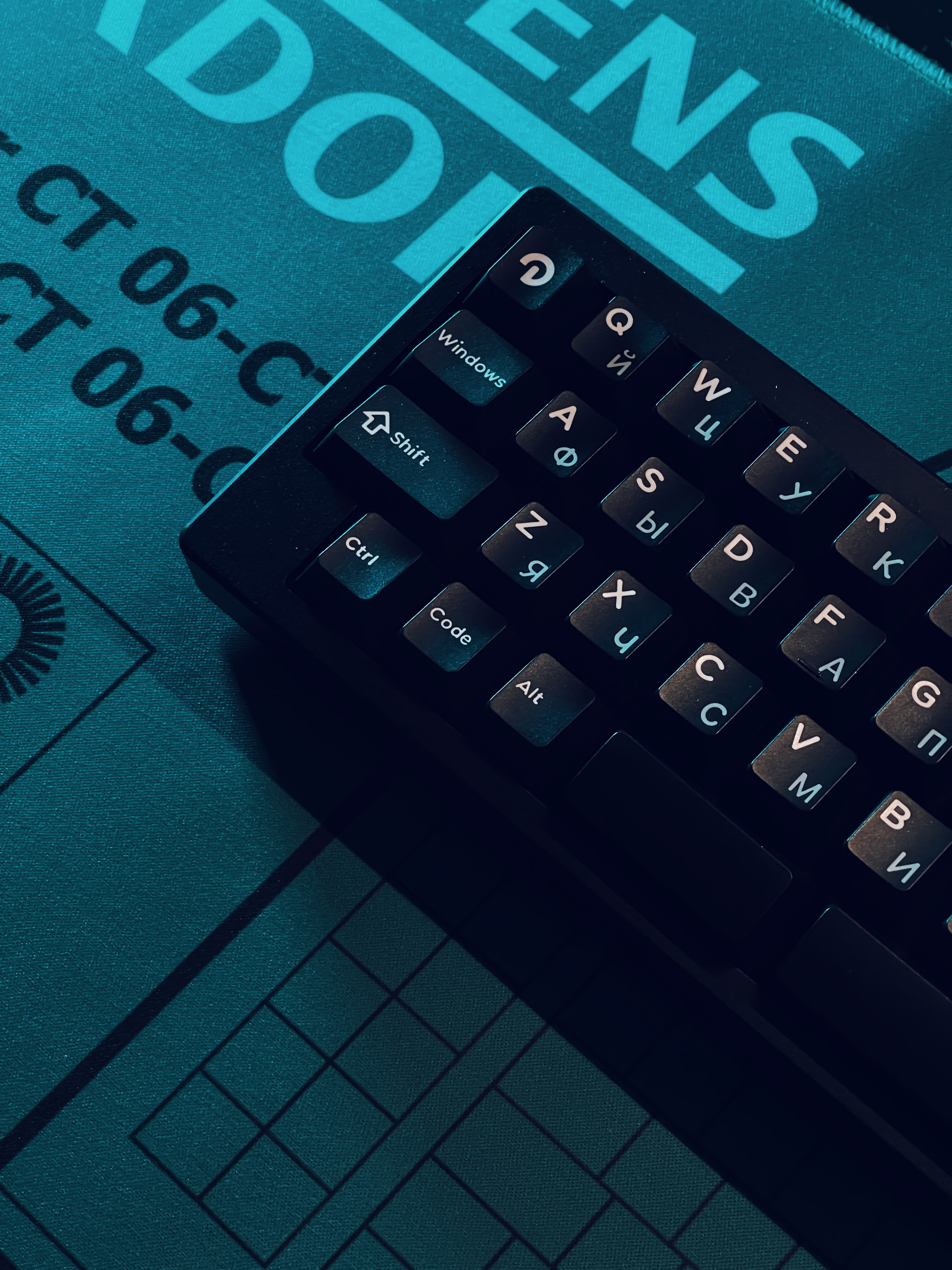 Dimple 40% R2 真的太可爱。 设计很合理 左右空格轻按空格长按切层 手掌都不带动的😅 - zFrontier 装备前线