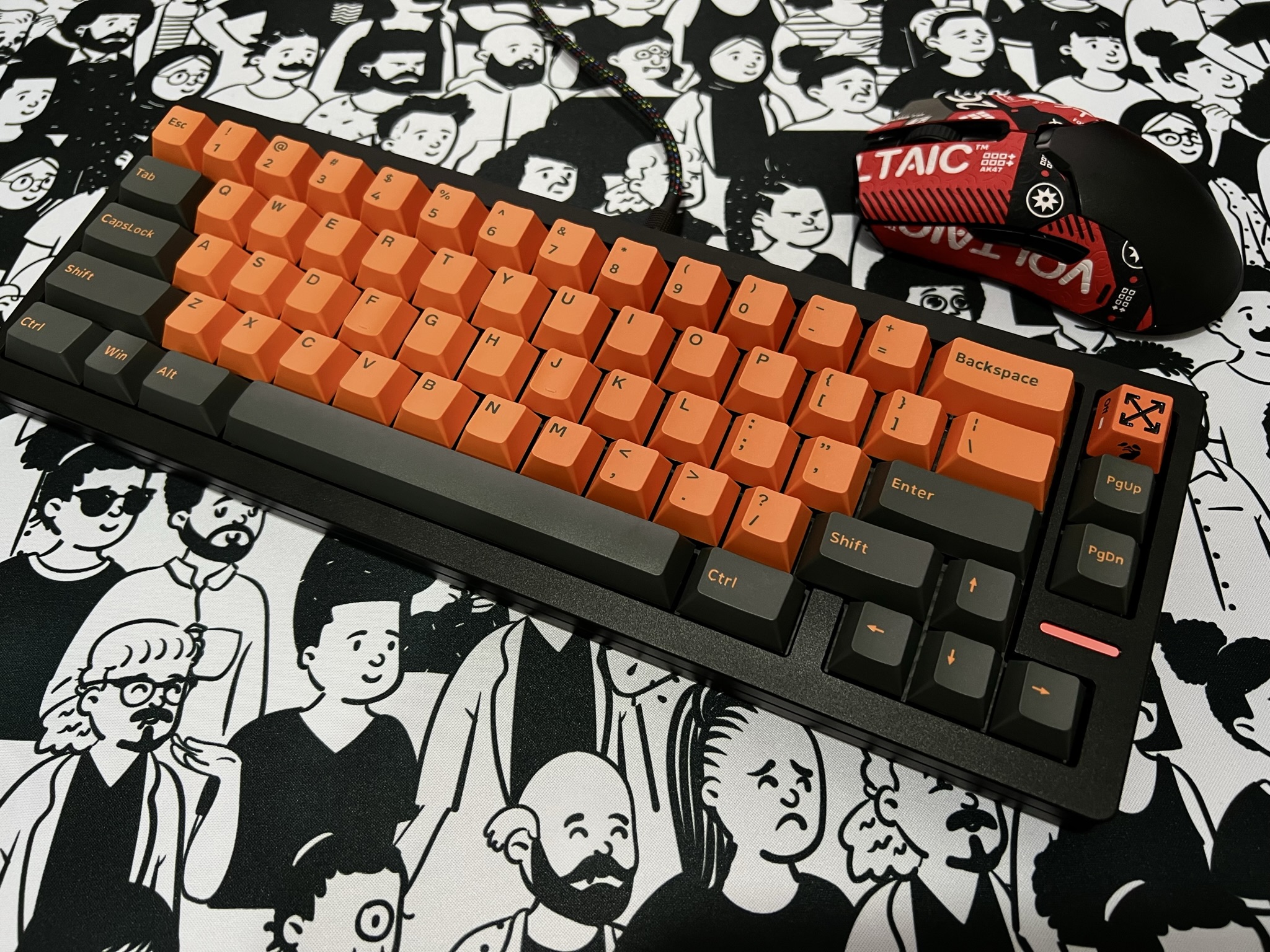 Wind X65 黑橘 改成了7u热插拔之后 重新爱上这把键盘 个性键帽是zhudi的Off White 橘色 原厂高度 ...