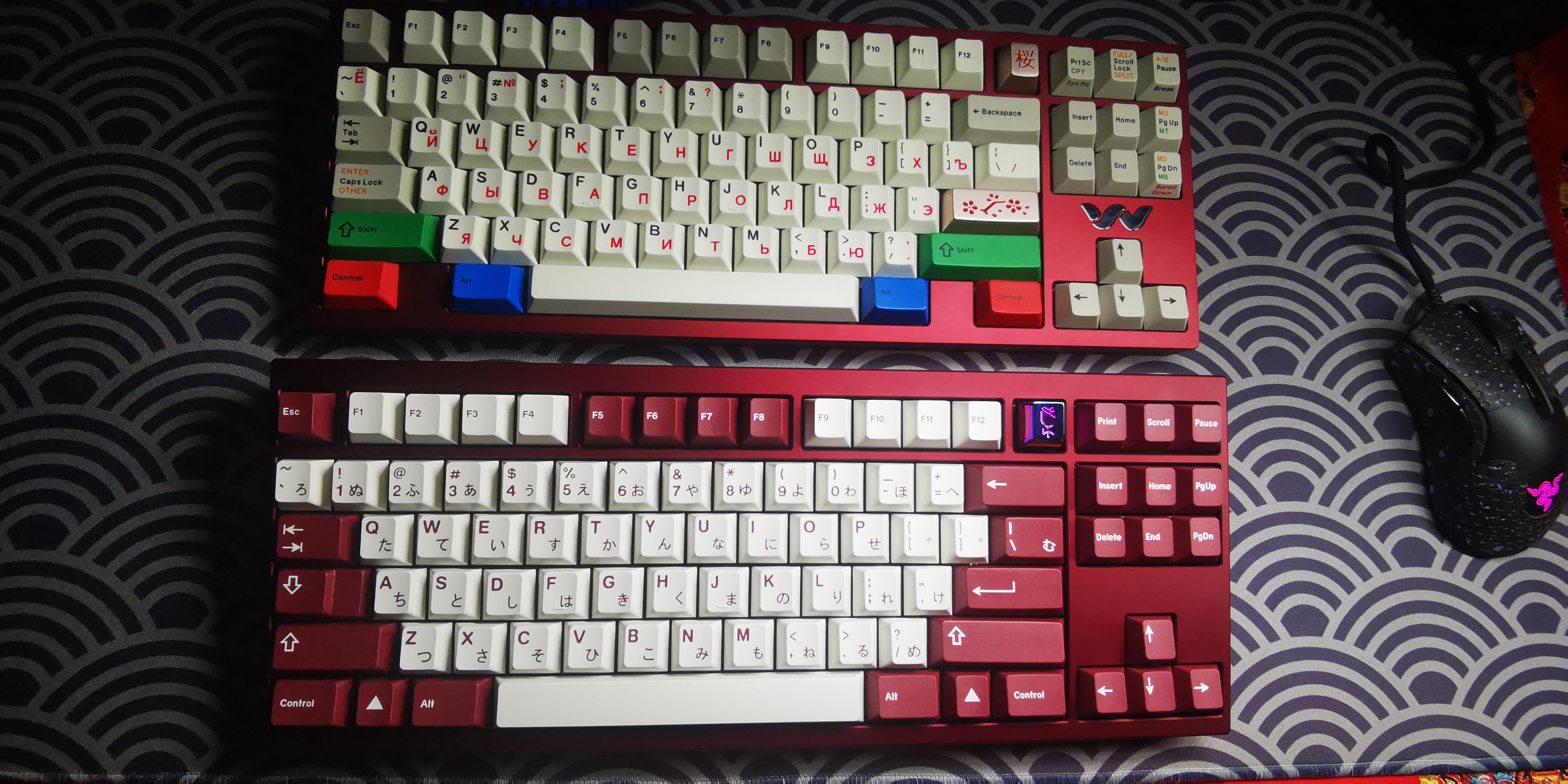 Suit 80配gmk 摇曳，海栗轴，ow卫星轴；wave 88配crp 红俄文、rgb增补、desko Color彩色小套、夜莺金属个性