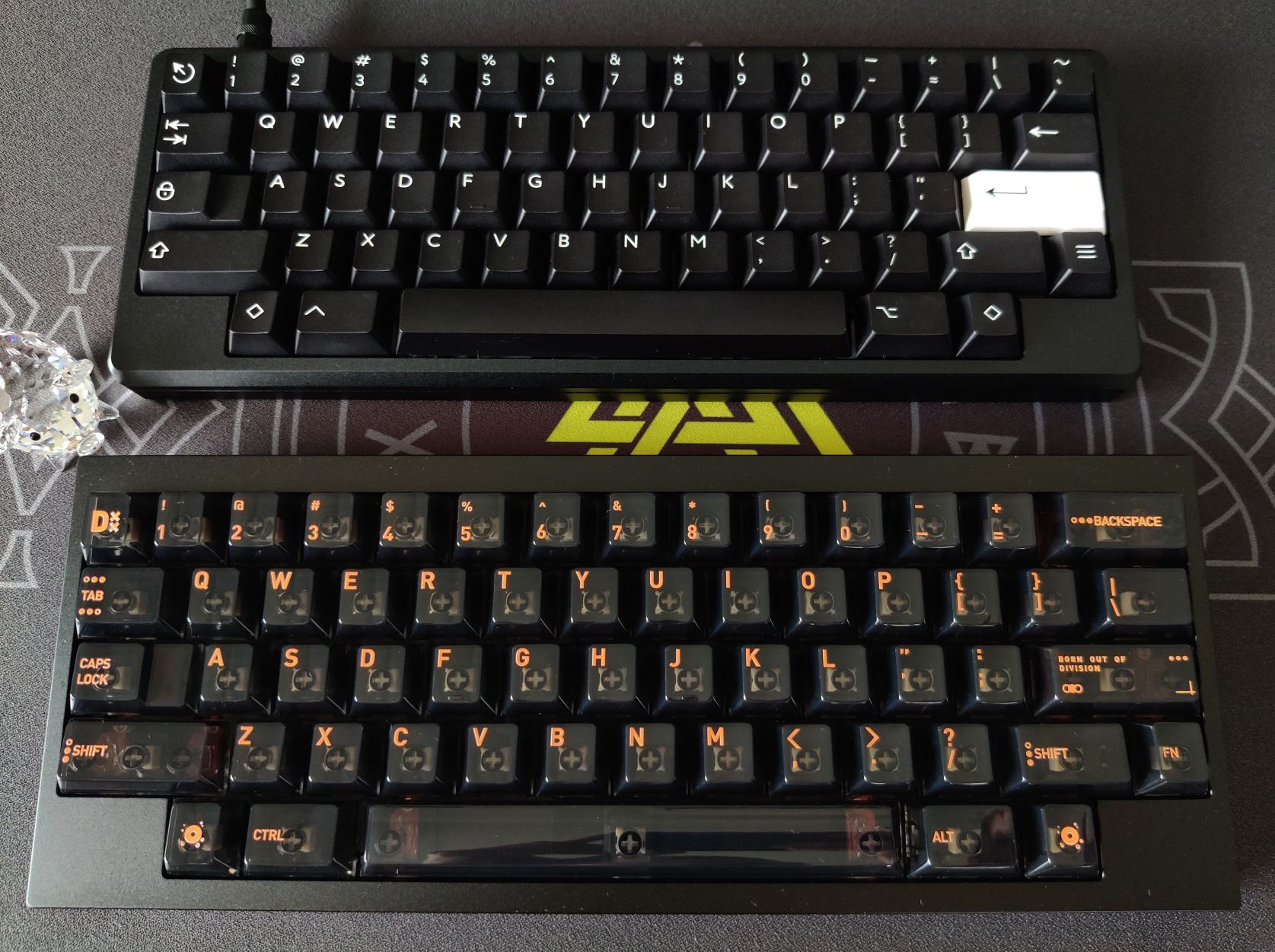 无黑不欢 三。。。。GEON frog mini真不错， 声音很好（早知道还是樱桃黑）无垫设计 声音真的好听， 手感干净 结实带一定点的软弹 ...