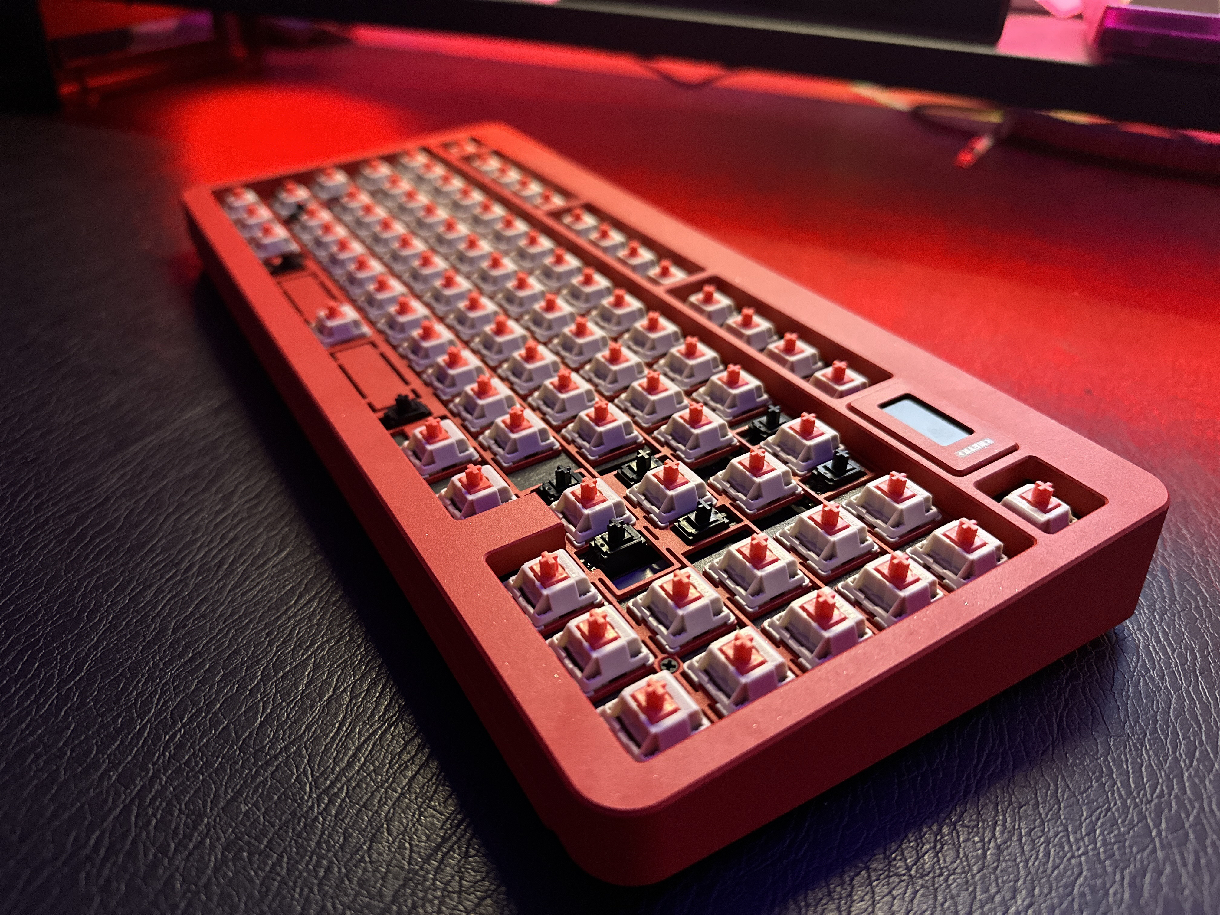 套件：matrix Meta75 轴体：流光轴红色轴心 键帽：开摆工作室黄道十二宫 还得是闪红好看啊哈哈哈哈哈哈 Zfrontier 装备前线