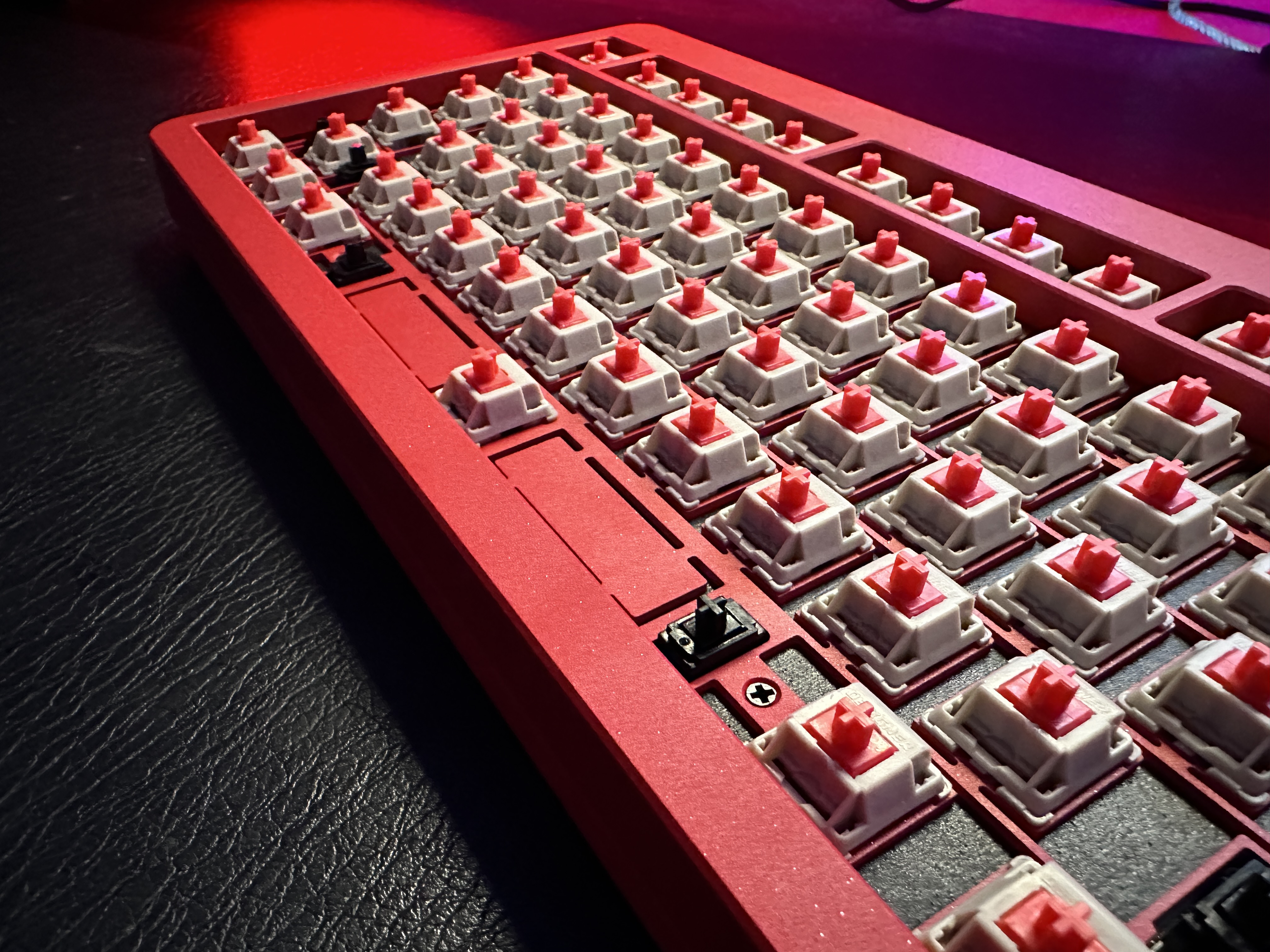 套件：matrix Meta75 轴体：流光轴红色轴心 键帽：开摆工作室黄道十二宫 还得是闪红好看啊哈哈哈哈哈哈 Zfrontier 装备前线