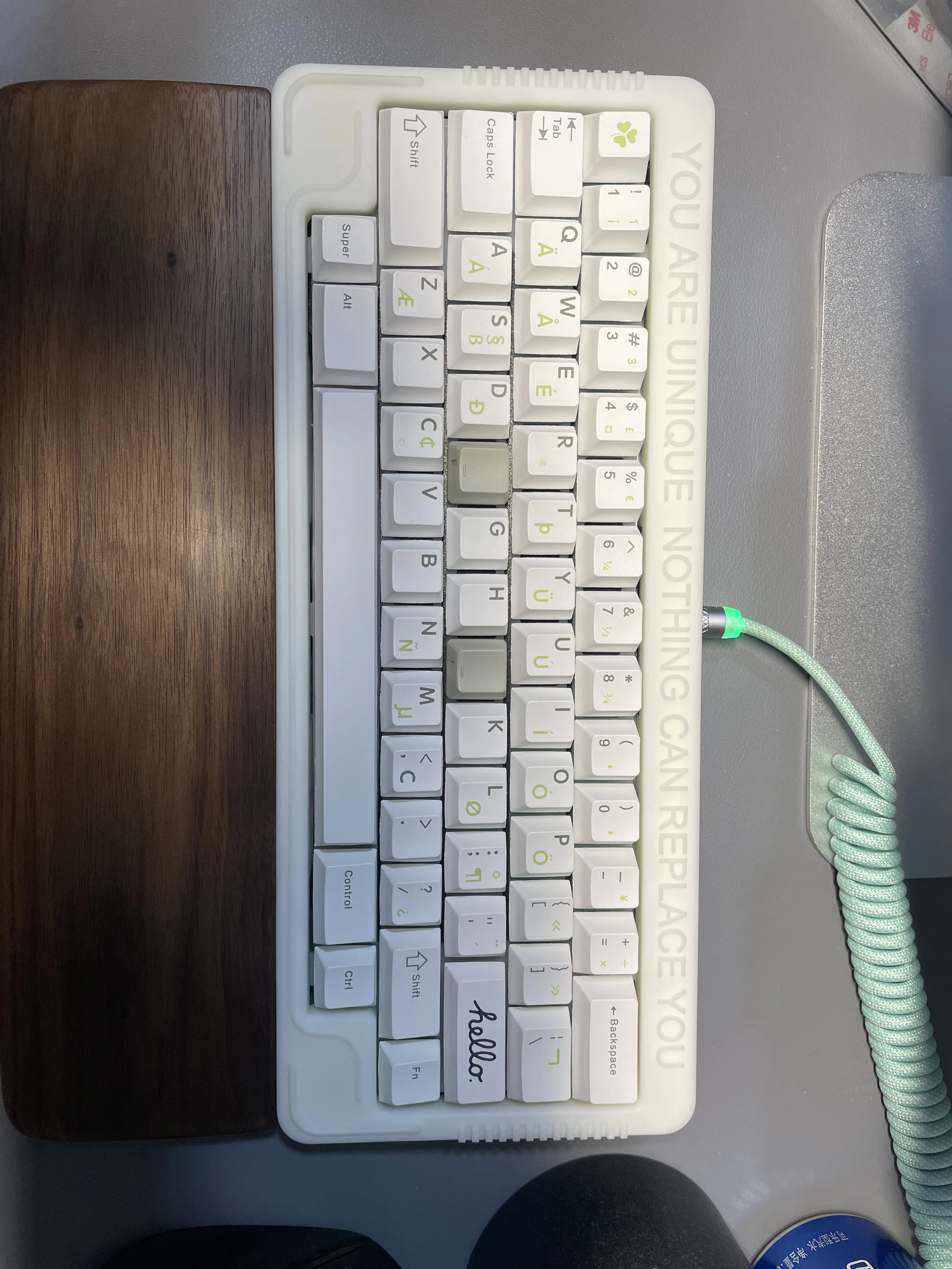 偶然看到了yr6095的pcb，做了一个类hhkb的外壳，分享一下。想玩的话，留个邮箱发你外壳图纸，需要动手能力强一点的，外壳可以免费简单帮你 ...