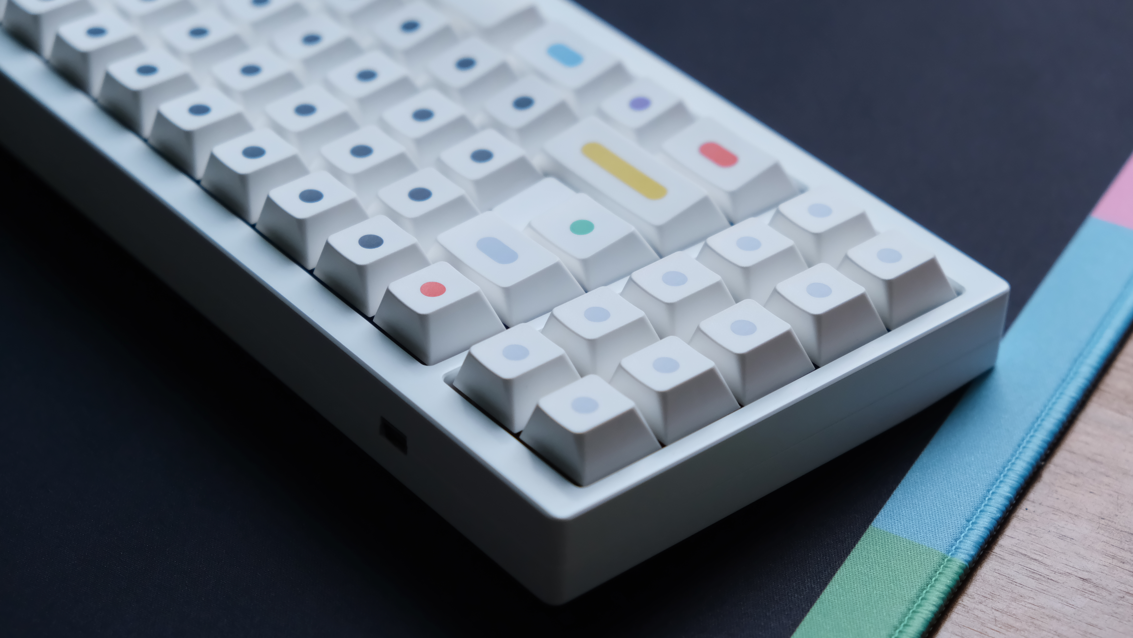 白色原点“Punchy Kmini X GMK Dots” - zFrontier 装备前线