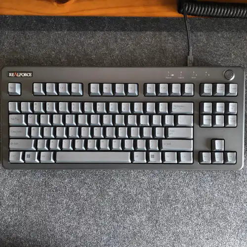 燃风Realforce R2和R3、HHKB、Niz宁芝都体验了。 宁芝和燃风比起来，用久了还是感觉震手，燃风的topre静电容轴打起字来还是 ...