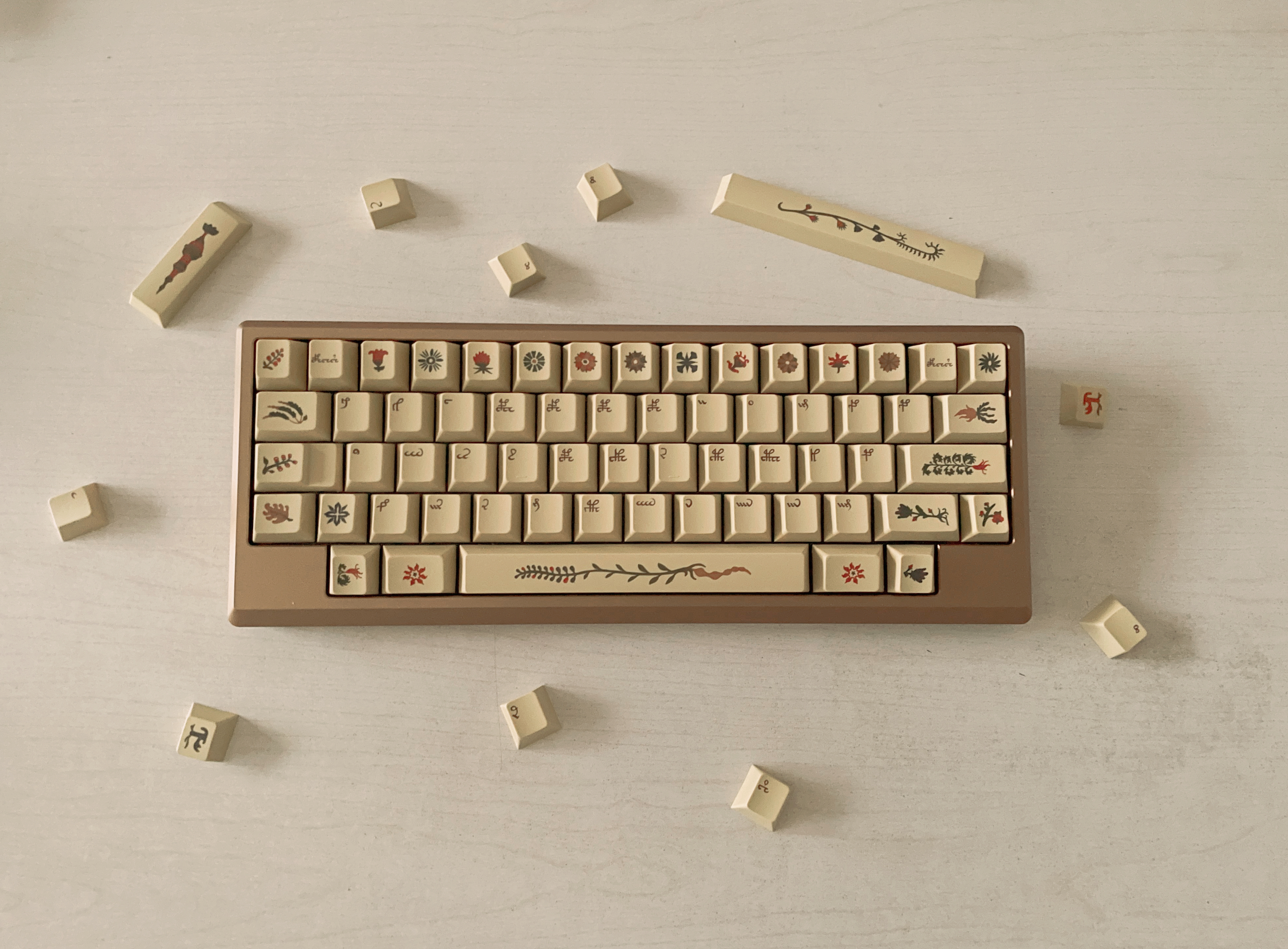 ARC 60 / 米可维伏尼契手稿 这把arc60是一眼就相中的套件，整体造型充满了斜面以及弧面使它看上去干净的同时又不乏设计感。 配列选择了 ...