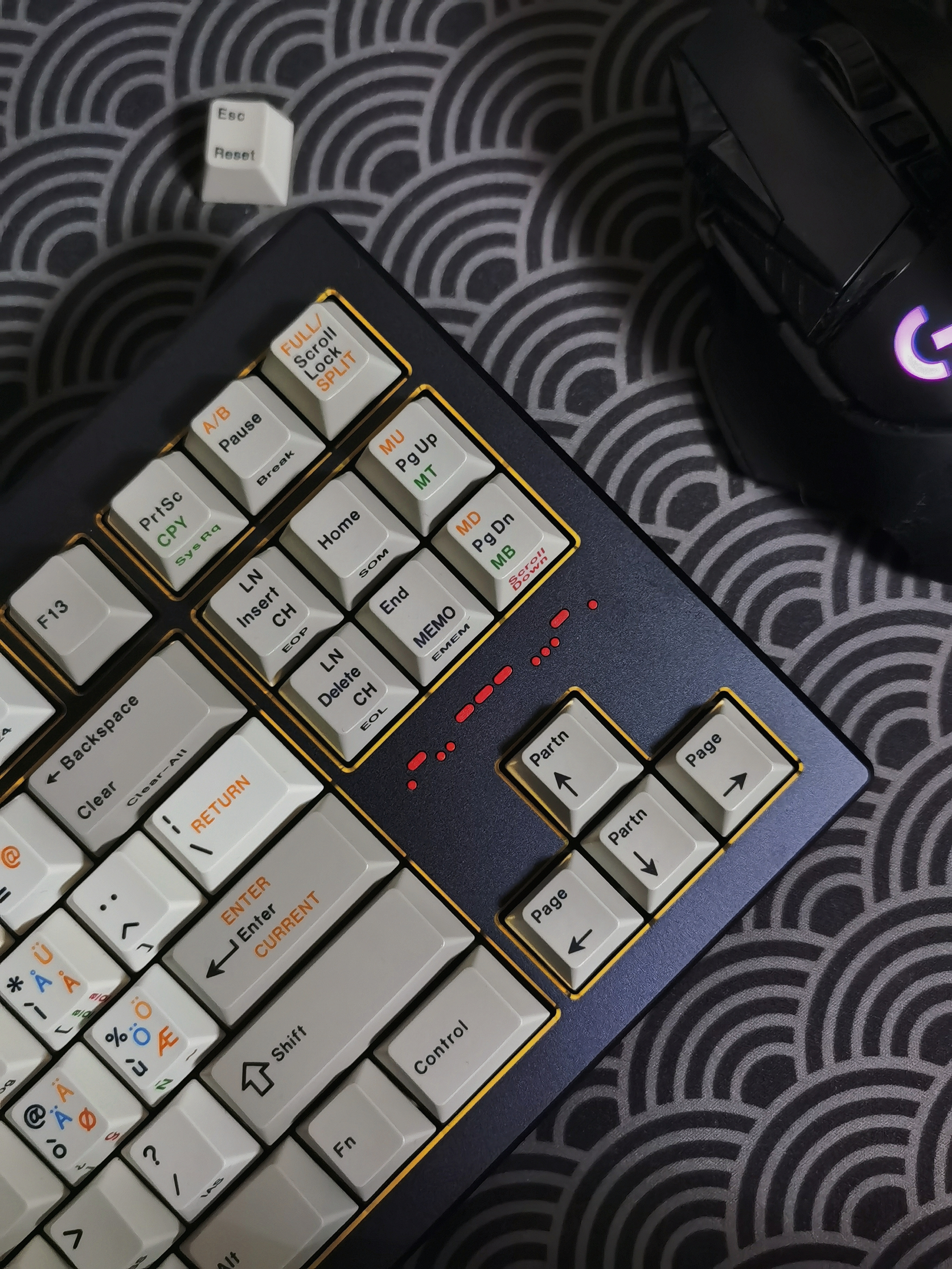 Morse Code - 最长情的告白 r2的高光太牛了 虚线的喷涂也不差，跟buff的喷涂差不多很细腻，喷涂的红色也很正，跟meta75的 ...