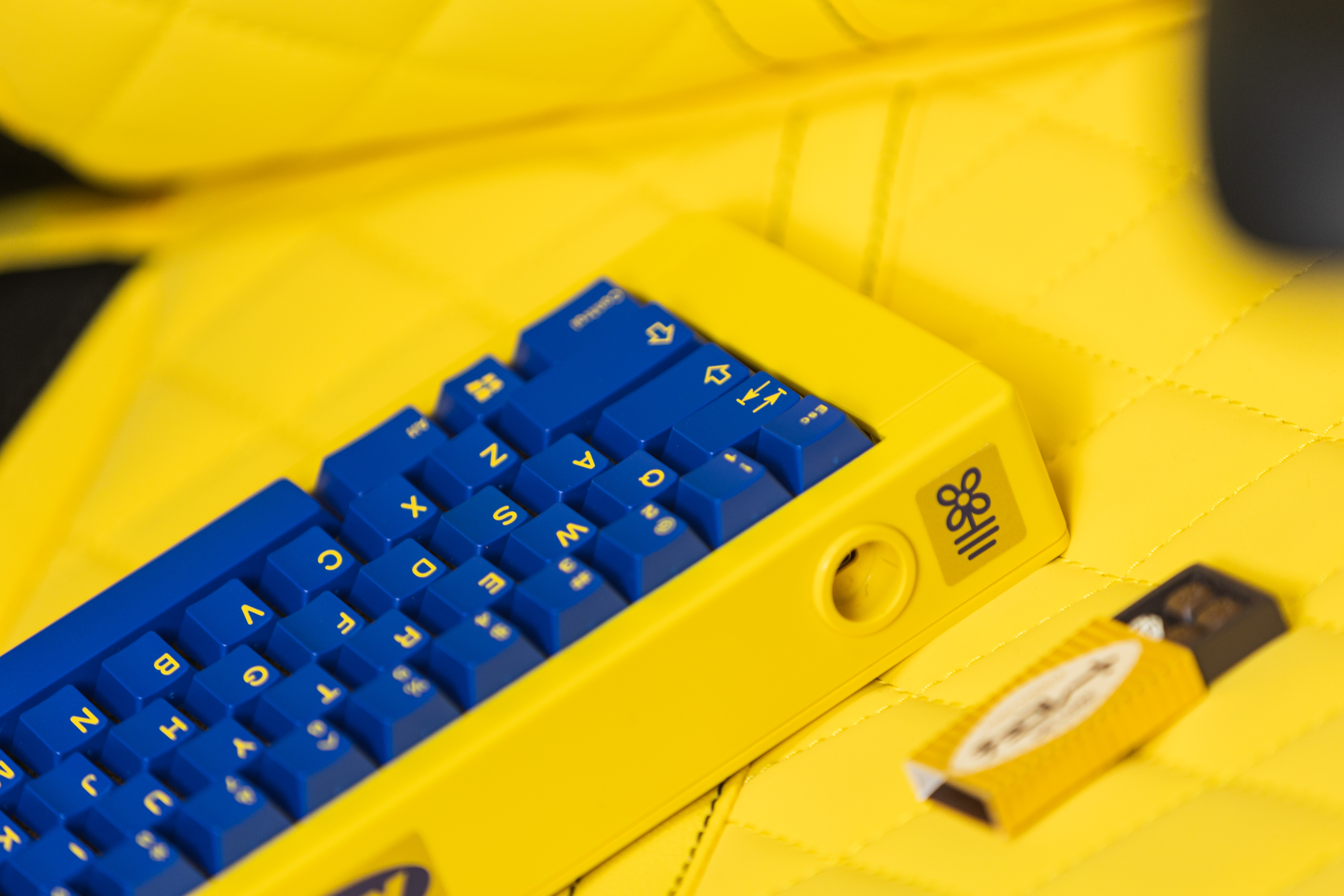 JTK iKey 蓝黄对比色键帽 - zFrontier 装备前线