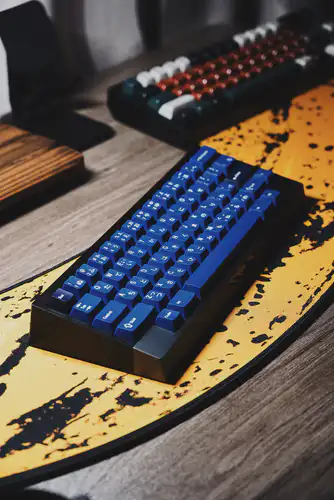 gmk 前锋的蓝色真的调的非常出色，作者对颜色的把控太厉害了，实物比渲染图还要好看！！！ - zFrontier 装备前线