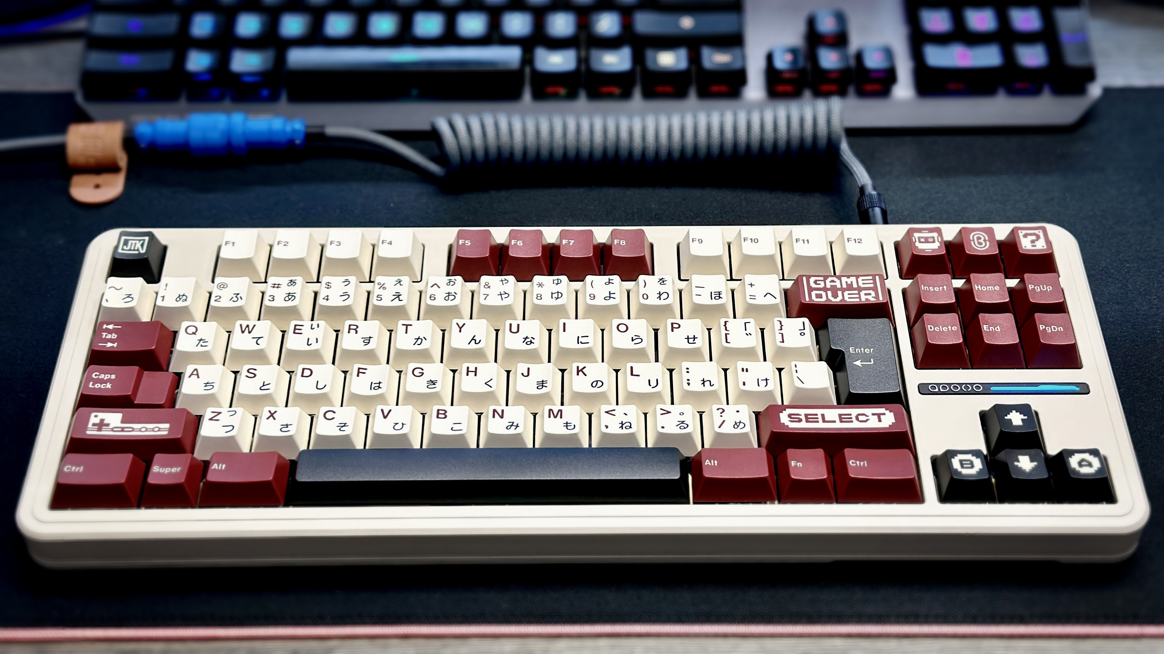 Zf新人第一把客制化键盘入坑报道：space80apollo无瑕奶白套件jtk Classic Fc R2红白机键帽（zf刚入手现货