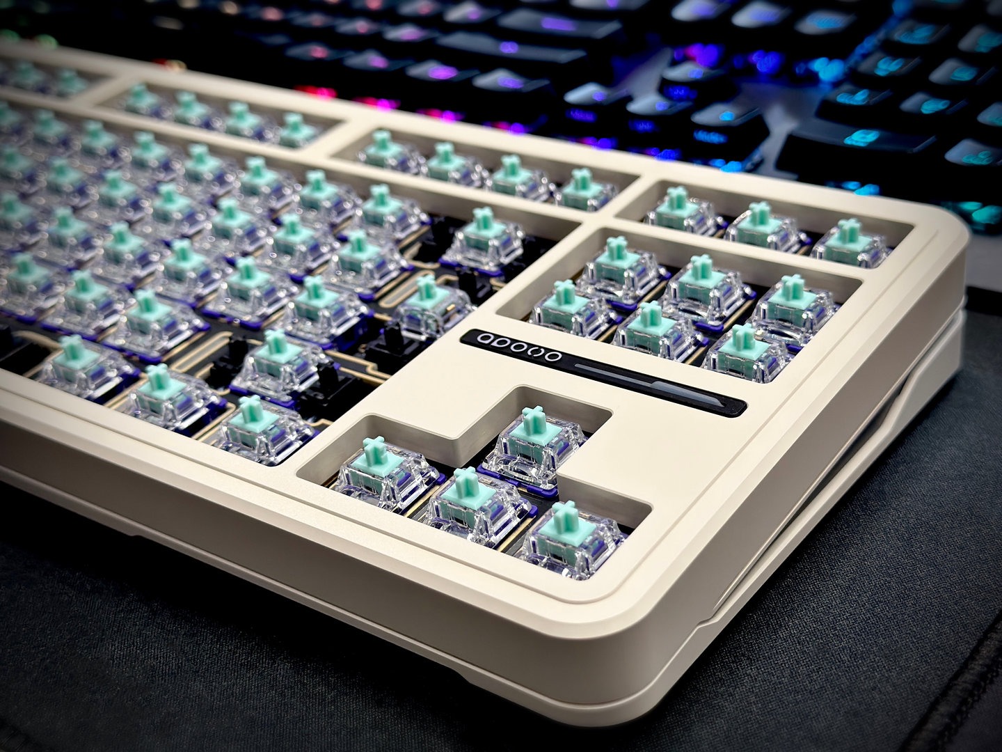 Zf新人第一把客制化键盘入坑报道:space80apollo无瑕奶白套件jtk Classic Fc R2红白机键帽(zf刚入手现货