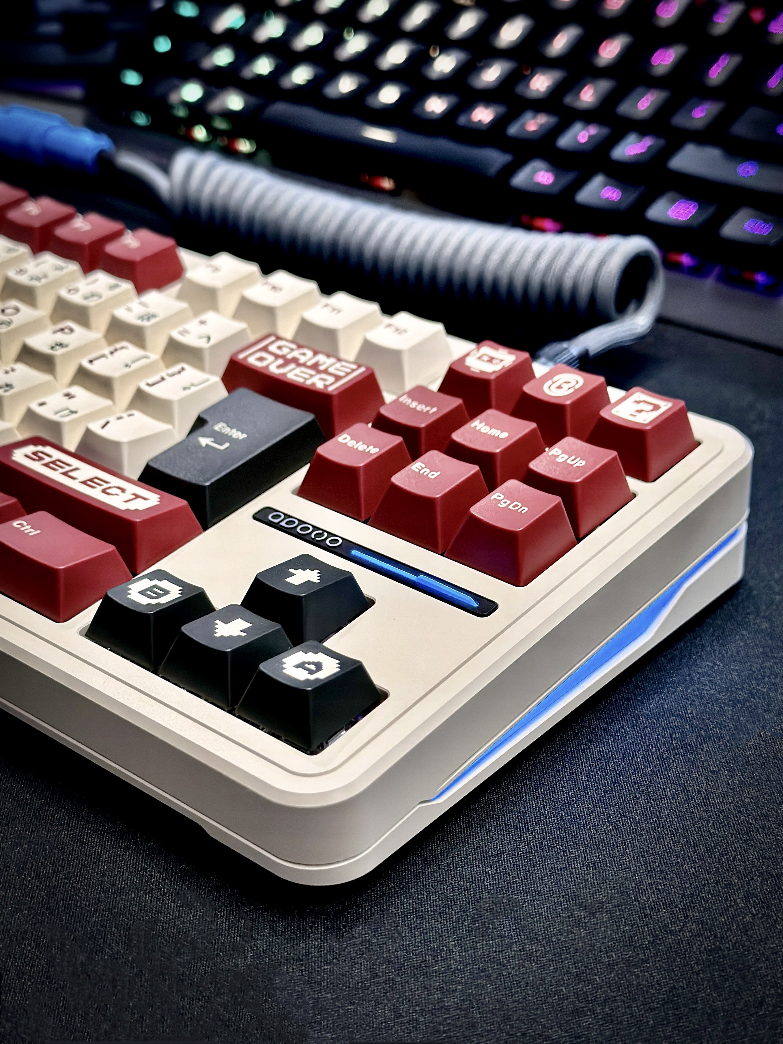 Zf新人第一把客制化键盘入坑报道：space80apollo无瑕奶白套件jtk Classic Fc R2红白机键帽（zf刚入手现货