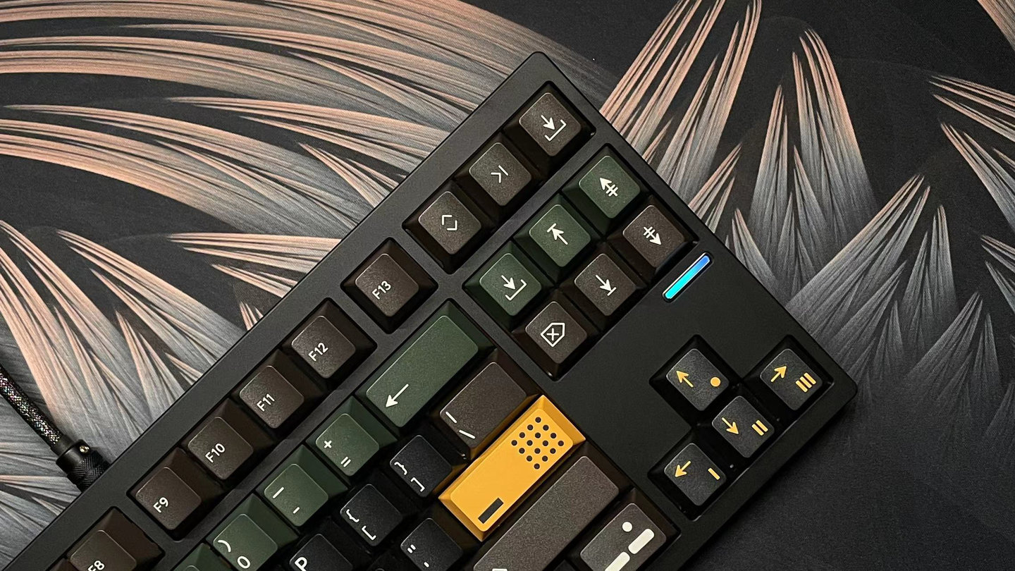 【已组纪念】qk80 阳极黑黑冰晶底板 套件:qk80 阳极黑黑冰晶 三模 大门牙 卫星轴:gmk(额外购买更换) 轴体:ttc虎轴 键帽