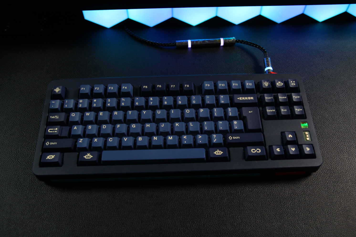 Matrix Mr Hat 圣诞盲盒 套件：Matrix Mr.Hat圣诞盲盒 键帽：Matrix 01 手里键 轴体：yok圣熊猫 ...