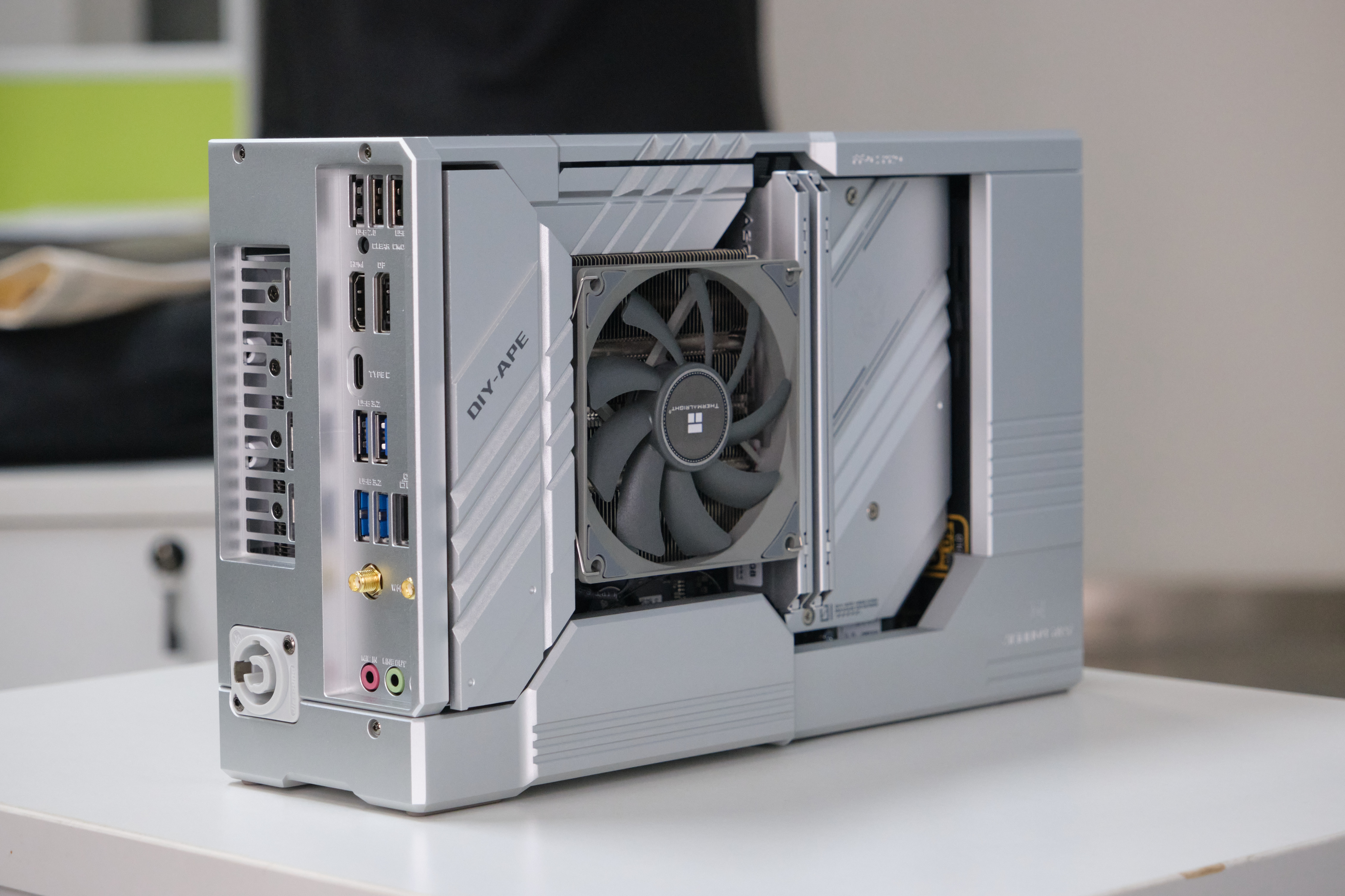 ITX(YTX) FF02 装机 铝坨坨机箱 帅的一 - zFrontier 装备前线