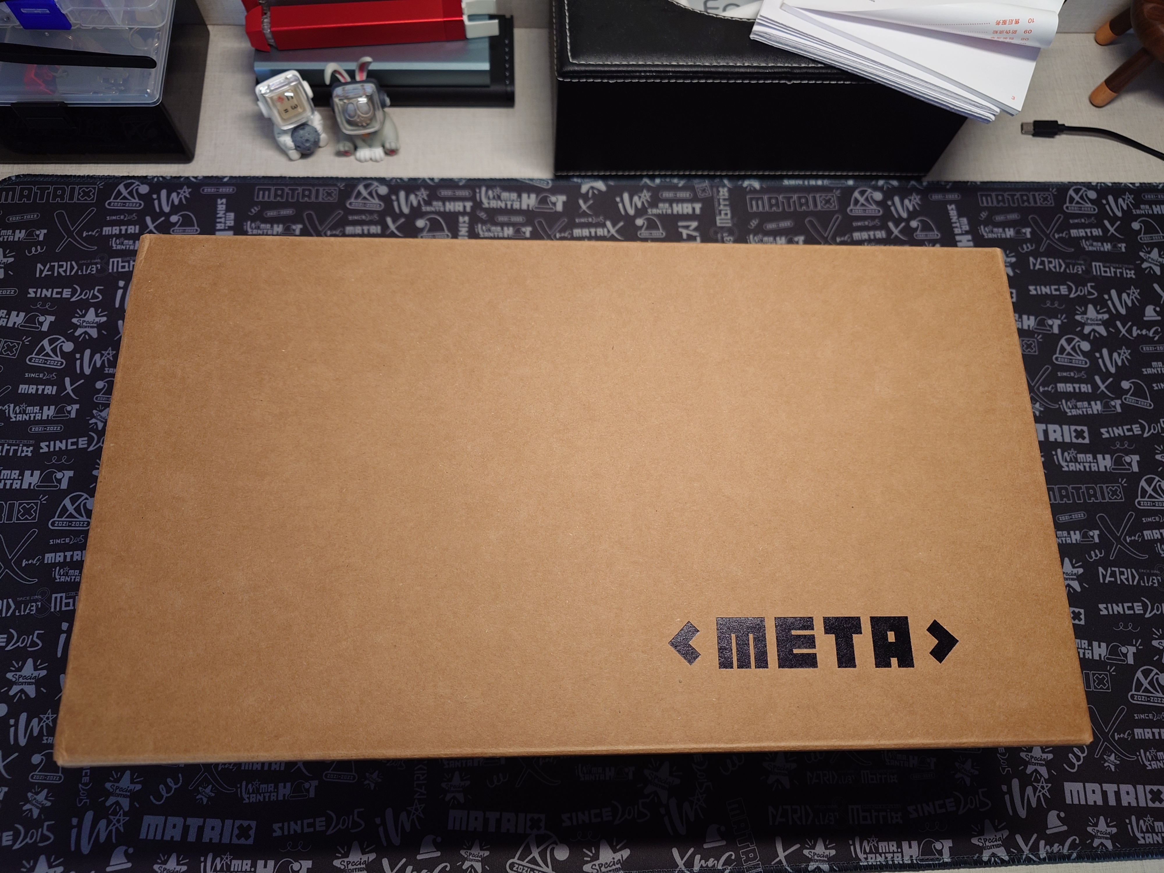 meta陨石灰+钻石轴～ p9是和闪黑的对比，想要搭配的键帽还没到就这样放着吧 等键帽了😂 - zFrontier 装备前线