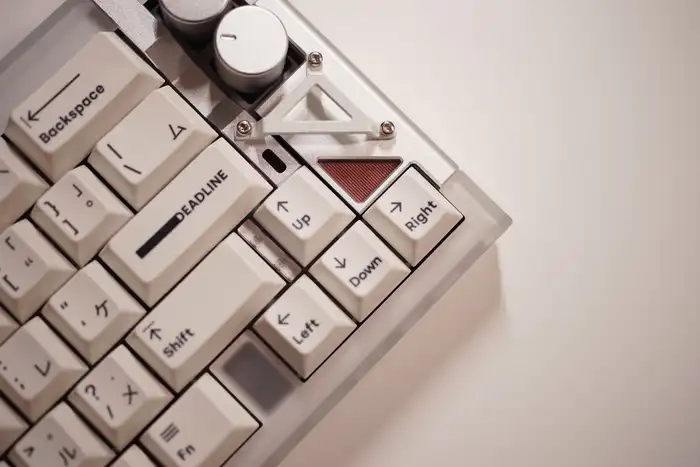 [deadline] New Retro #66 到手水 套件：deadline New Retro #66 银色 轴体：怒喵 冰银轴 Pro ...