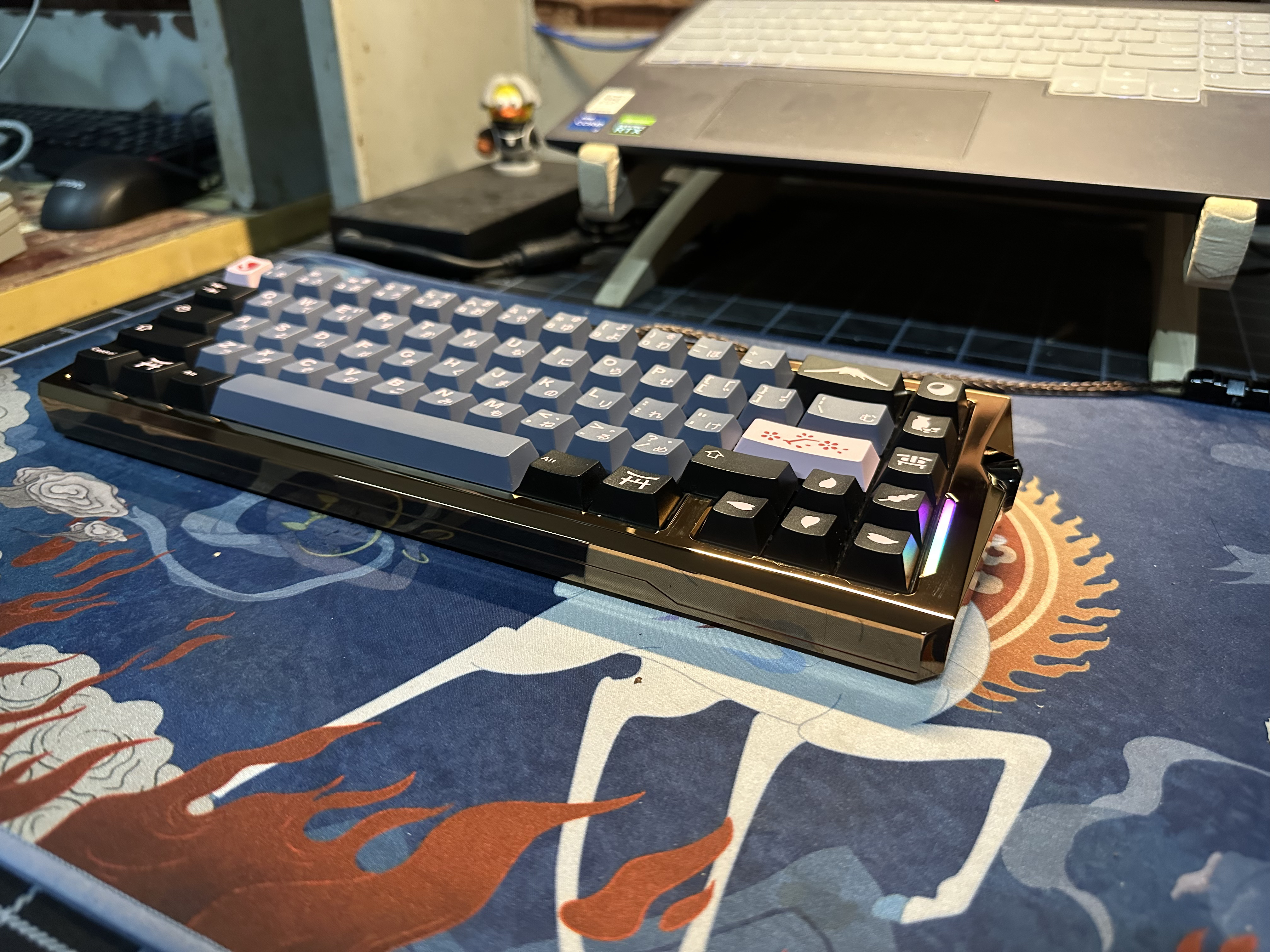 shadow65x，拖了好久终于组了，键帽感觉不大配后面再说吧。 手感方面我组的gas模式用的balancev2轴，总体感觉偏软，声音并没有 ...