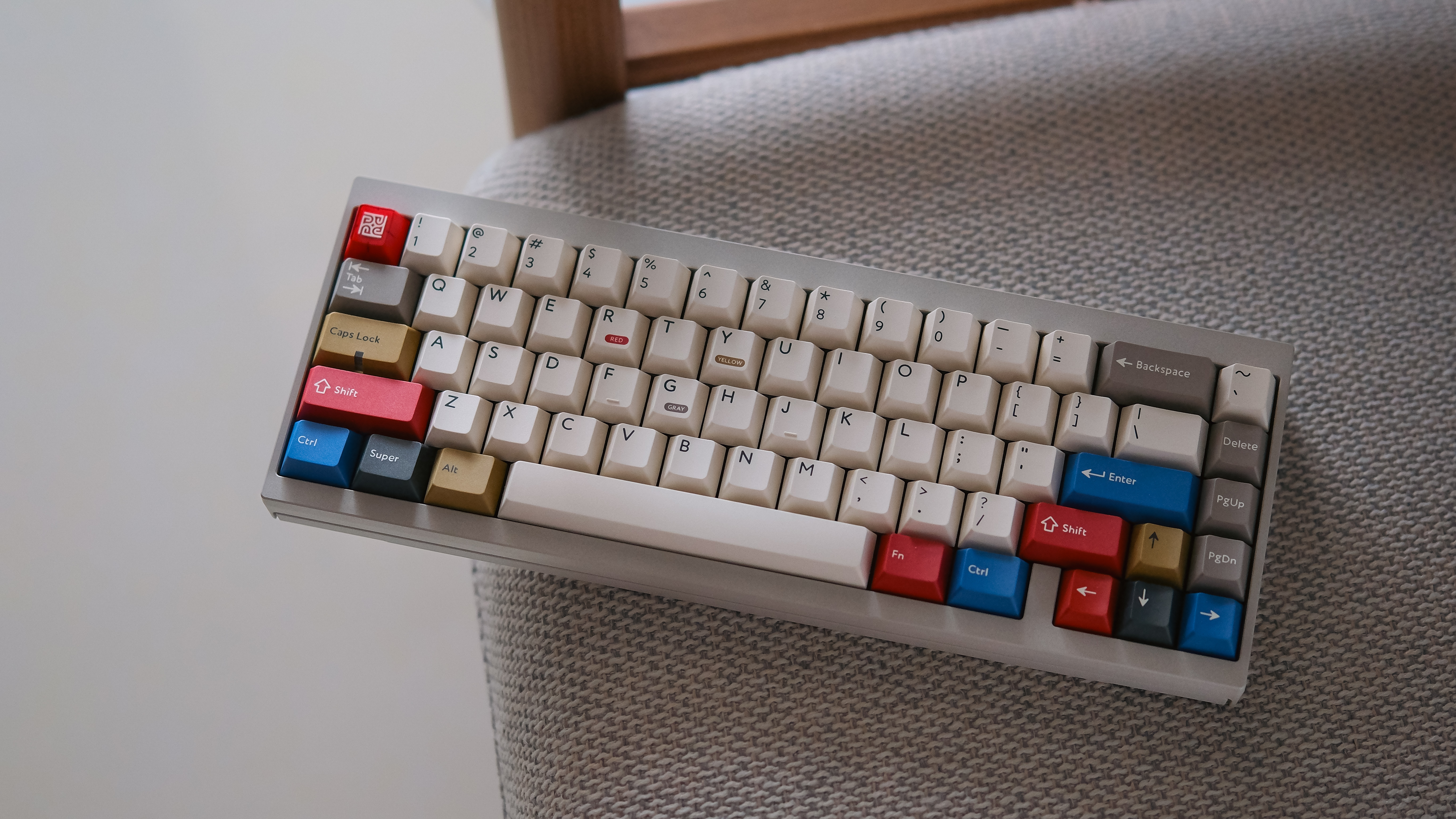QK 65% V2 Classic Retro White - zFrontier 装备前线