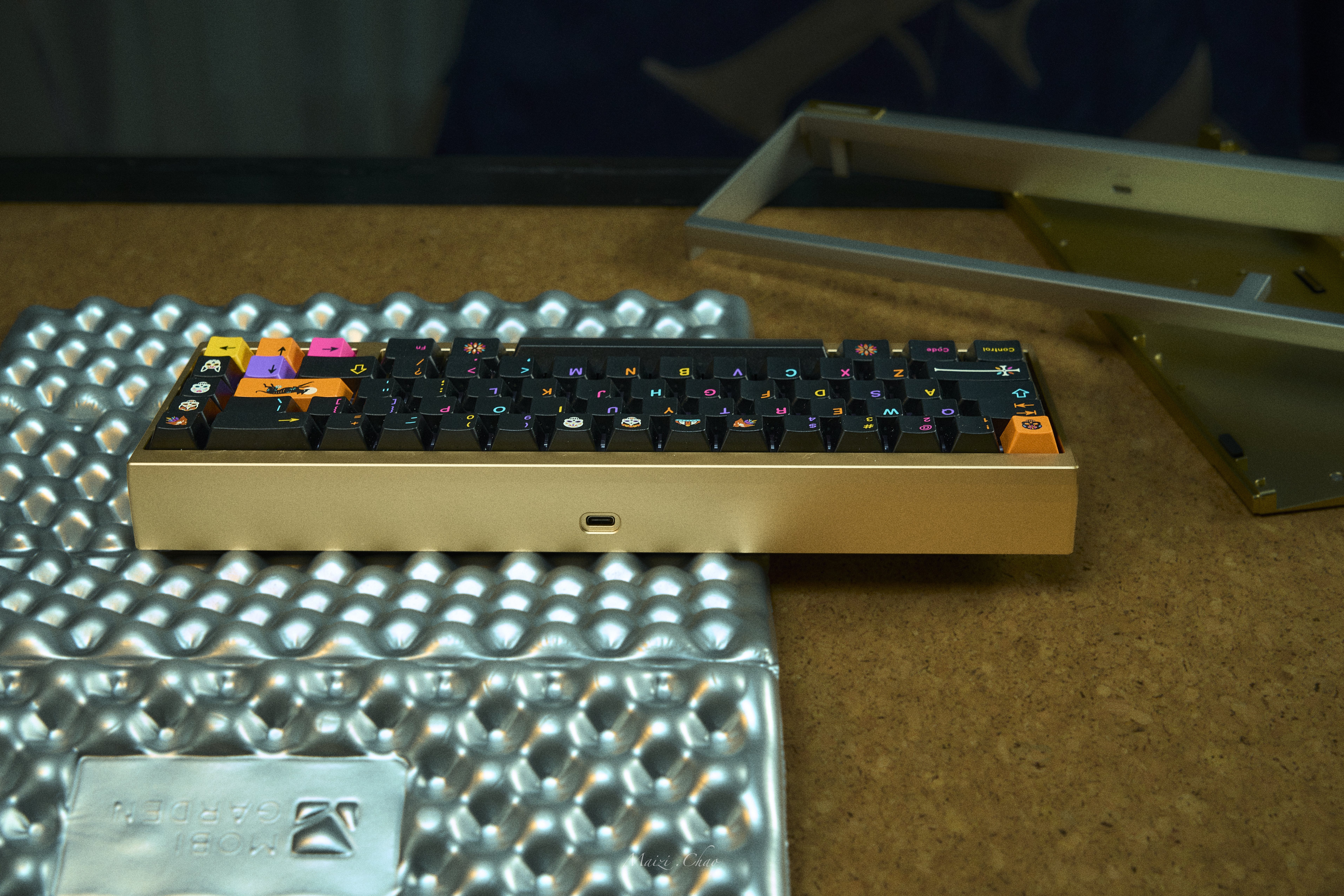 QK65v2 Classic Champagne 暗金 - zFrontier 装备前线