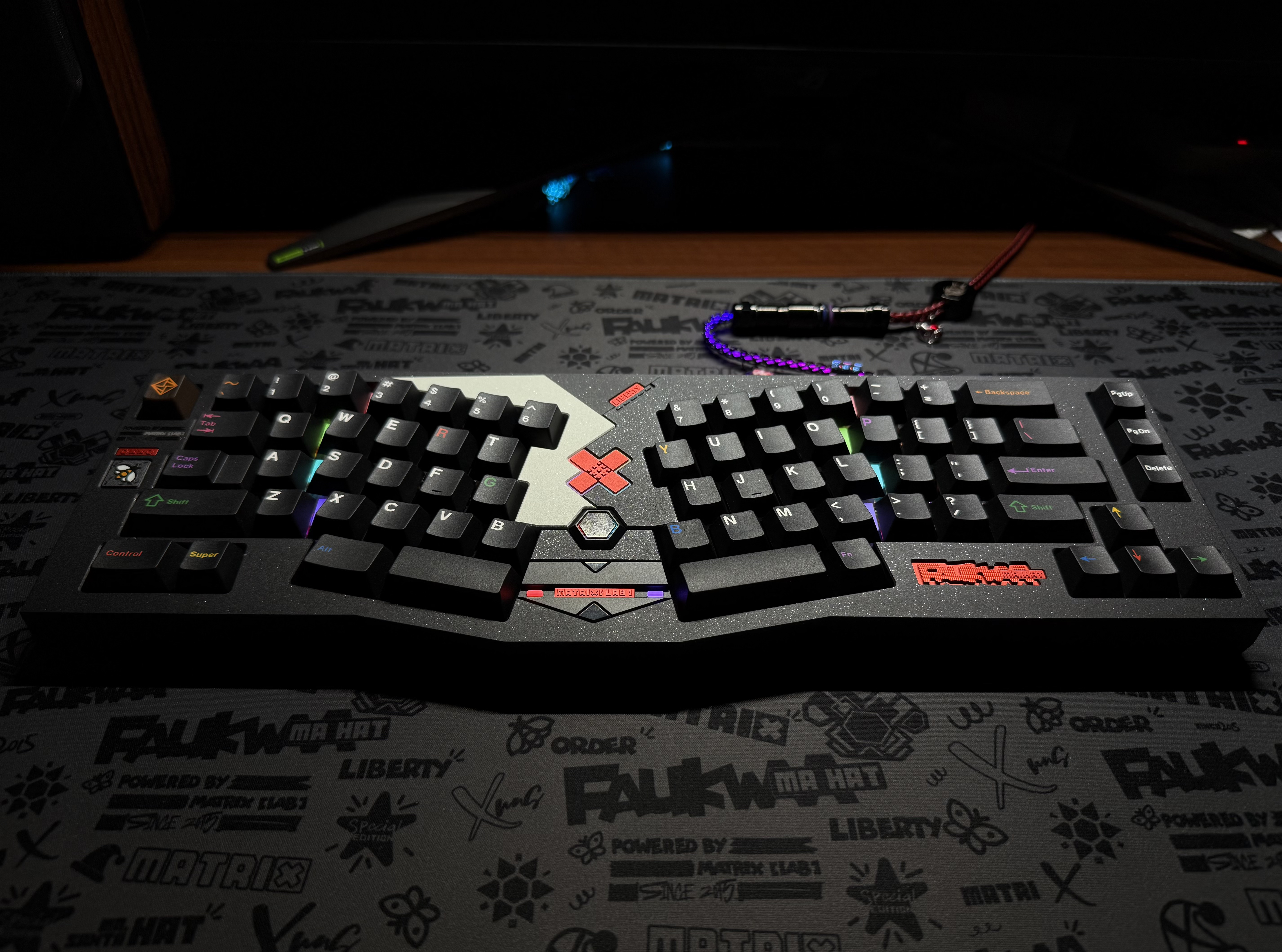 Matrix Mr.Hat Faukwaa浮夸闪黑+Key Kobo WOB键帽 - zFrontier 装备前线