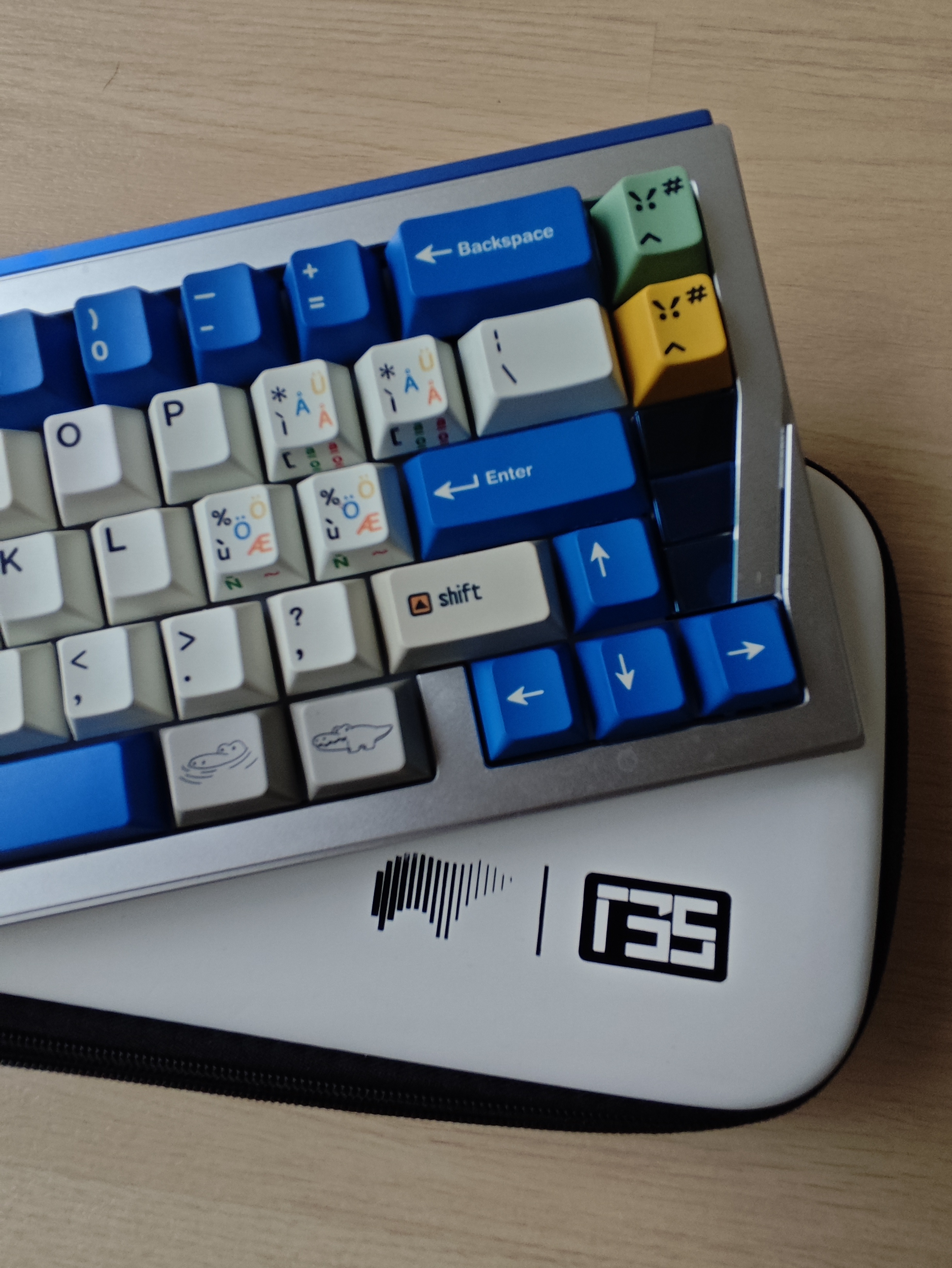 tb65f签个到，真是好东西，这个裹红铜内胆还真挺有说法的（顺带提一句，crp真是我滴神啊）拼上创哥的蓝色增补直接伪蓝警了 - zFrontier 装备前线