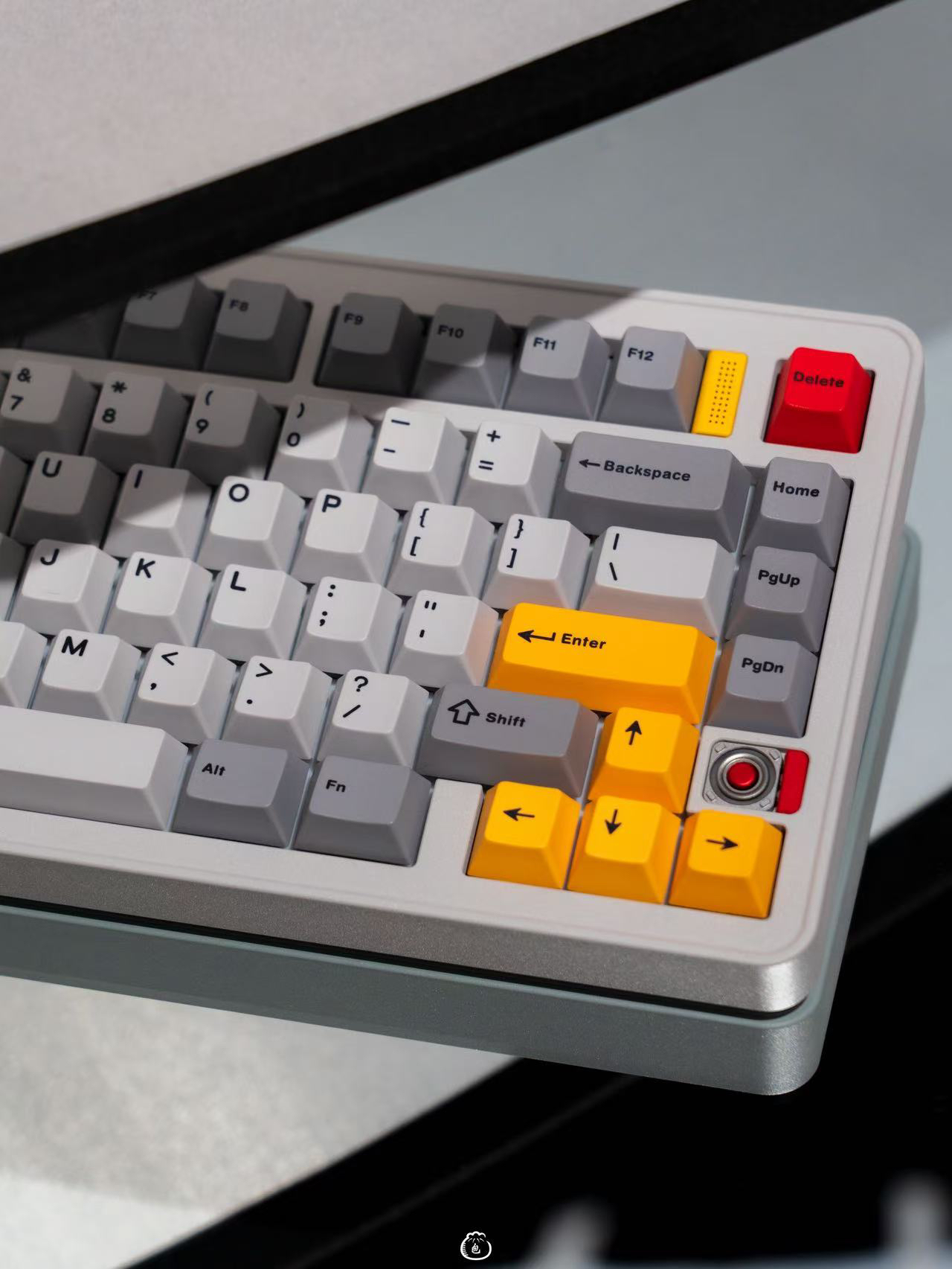 TickType Evo75 小象灰 这次也是很荣幸获得了这次evo75众测的机会，evo75作为TickType的第二把键盘继续保持了evo80的高性价比成品键盘路线，键盘外壳依旧是磁吸加碰 ...