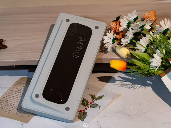 TickType Evo75 小象灰 这次也是很荣幸获得了这次evo75众测的机会，evo75作为TickType的第二把键盘继续保持了evo80的高性价比成品键盘路线，键盘外壳依旧是磁吸加碰 ...