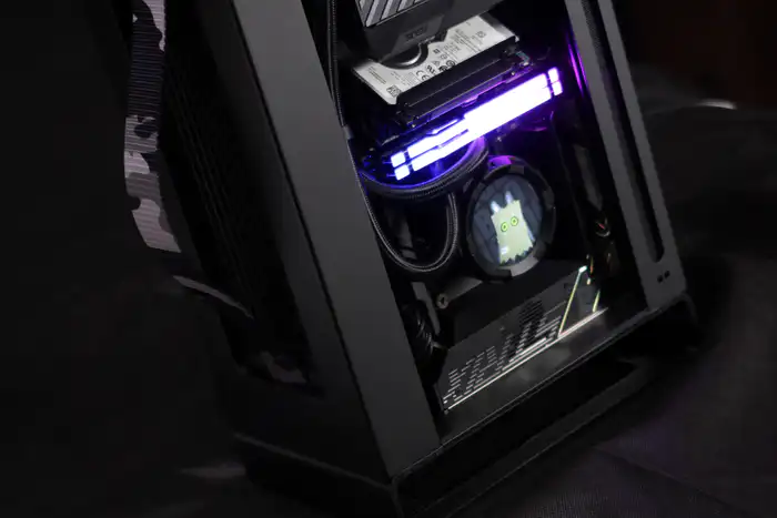 欢迎体验｜MESHLESS AIO 首次线下展出 · 15L 体积压制 14700K 与 RTX 4090 - zFrontier 装备前线