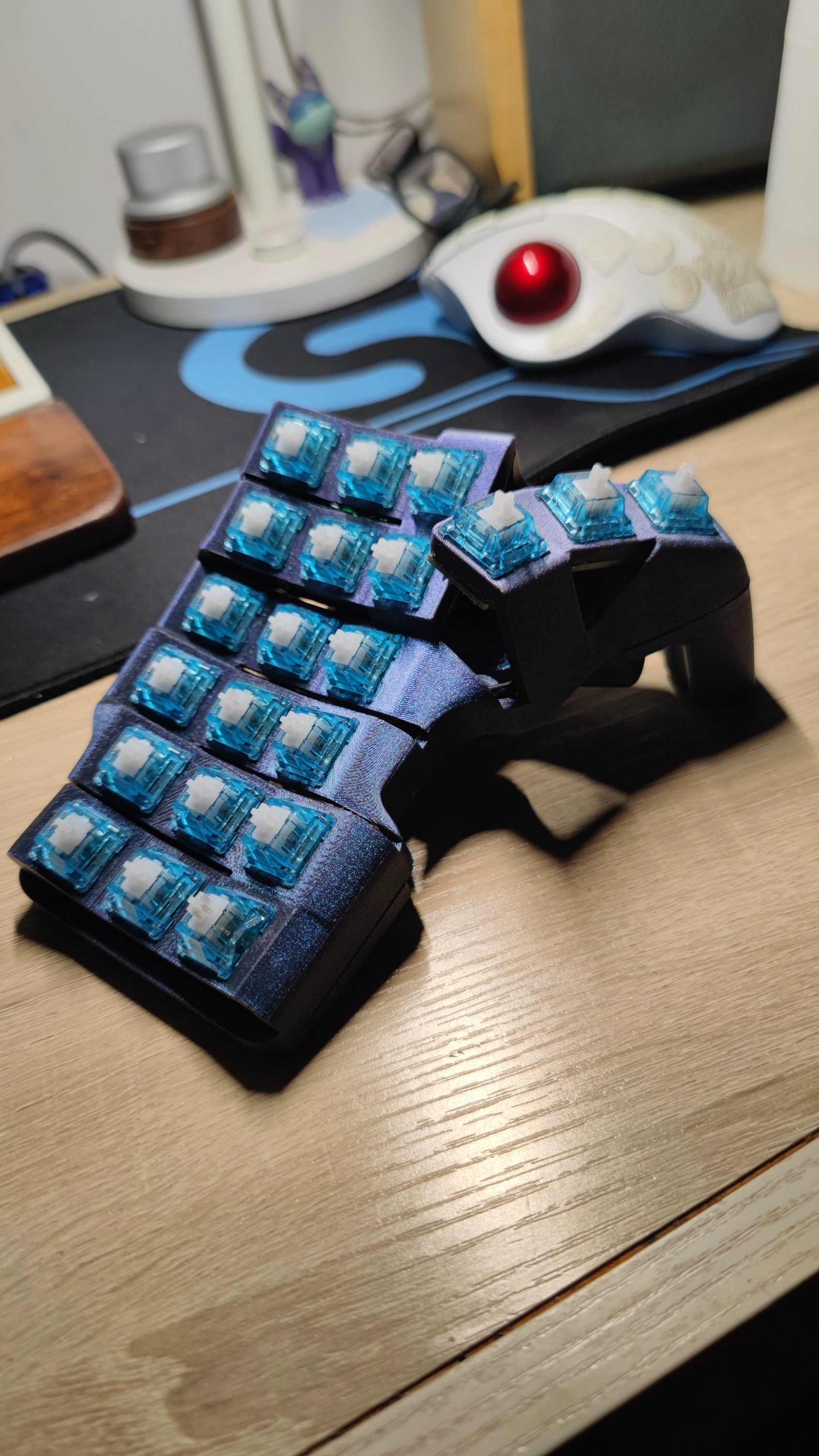 charybdis mini 36 支架带3500毫安时电池包， zmk+轨迹球+rgb+大电池+热插拔 客户订单展示，有意请海鲜市场联系 ...