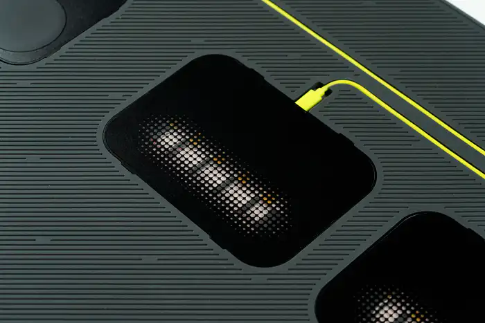 [IC] CYBERMAT R3：柔性可折叠，5设备同时充 - zFrontier 装备前线