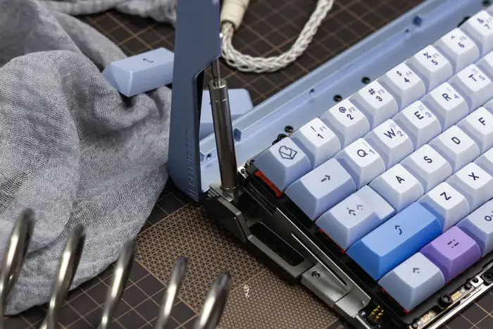 The Matrix Lab NOOS阳极天蓝开箱组装|操作员键帽|彼岸花轴|将拉杆融于键盘中 - zFrontier 装备前线