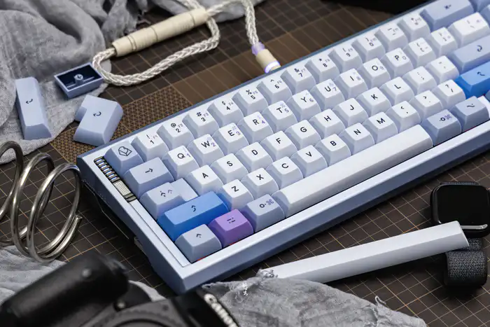 The Matrix Lab NOOS阳极天蓝开箱组装|操作员键帽|彼岸花轴|将拉杆融于键盘中 - zFrontier 装备前线