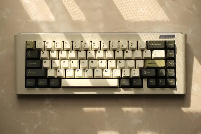 Capsule65 R2 & GMK Olive R2 - zFrontier 装备前线