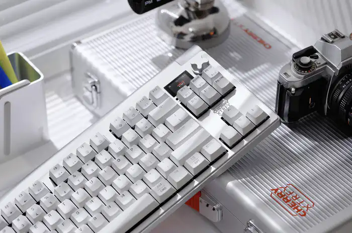 突破传奇——CHERRY XTRFY MX 8.3极光 - zFrontier 装备前线